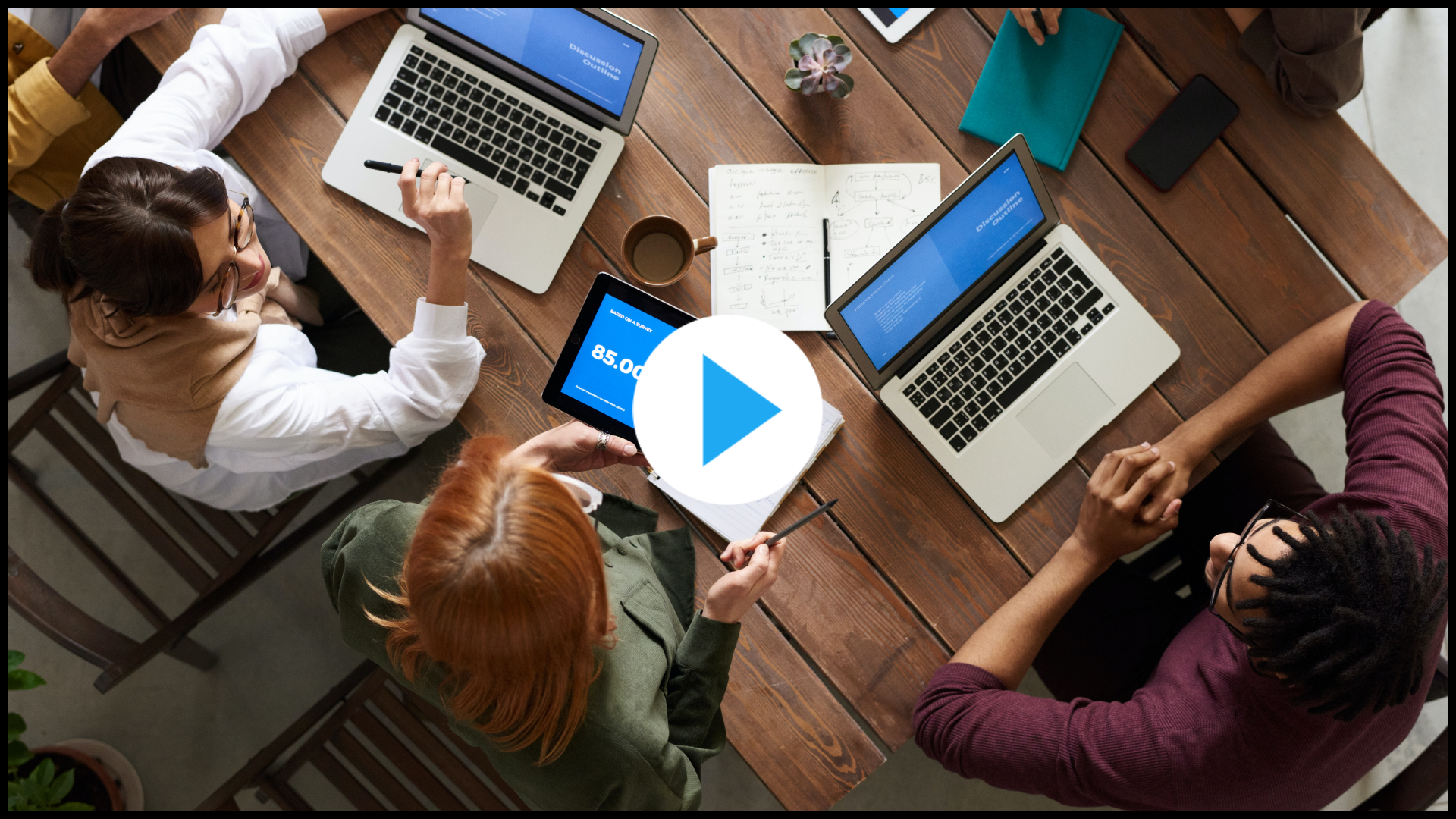 Digital signage for manufacturing companies: Full screen vs. multi-zone